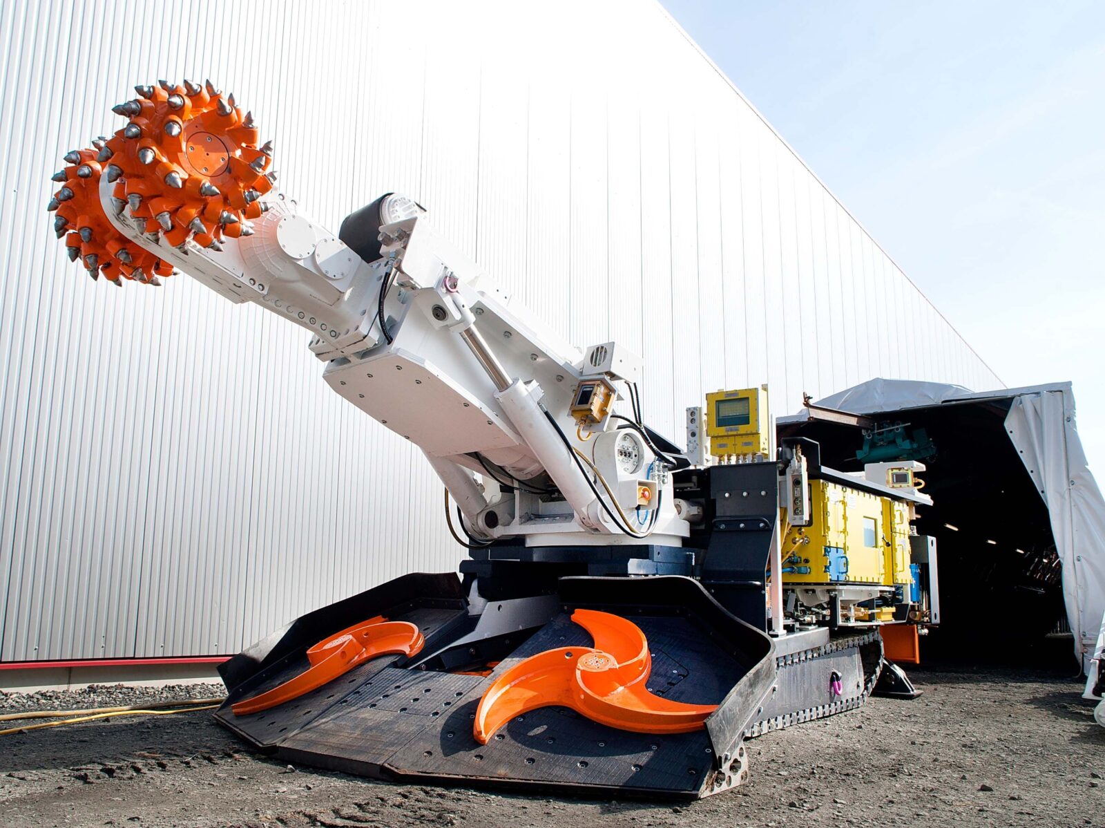 Robust roadheaders and conveyor technology
