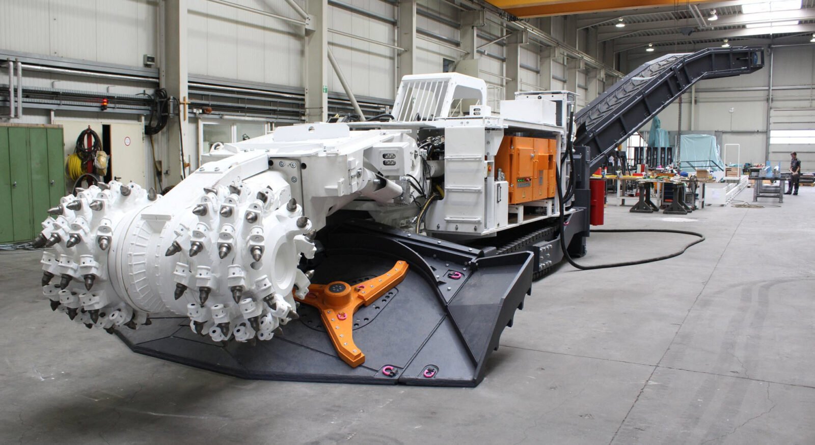 Robust roadheaders and conveyor technology